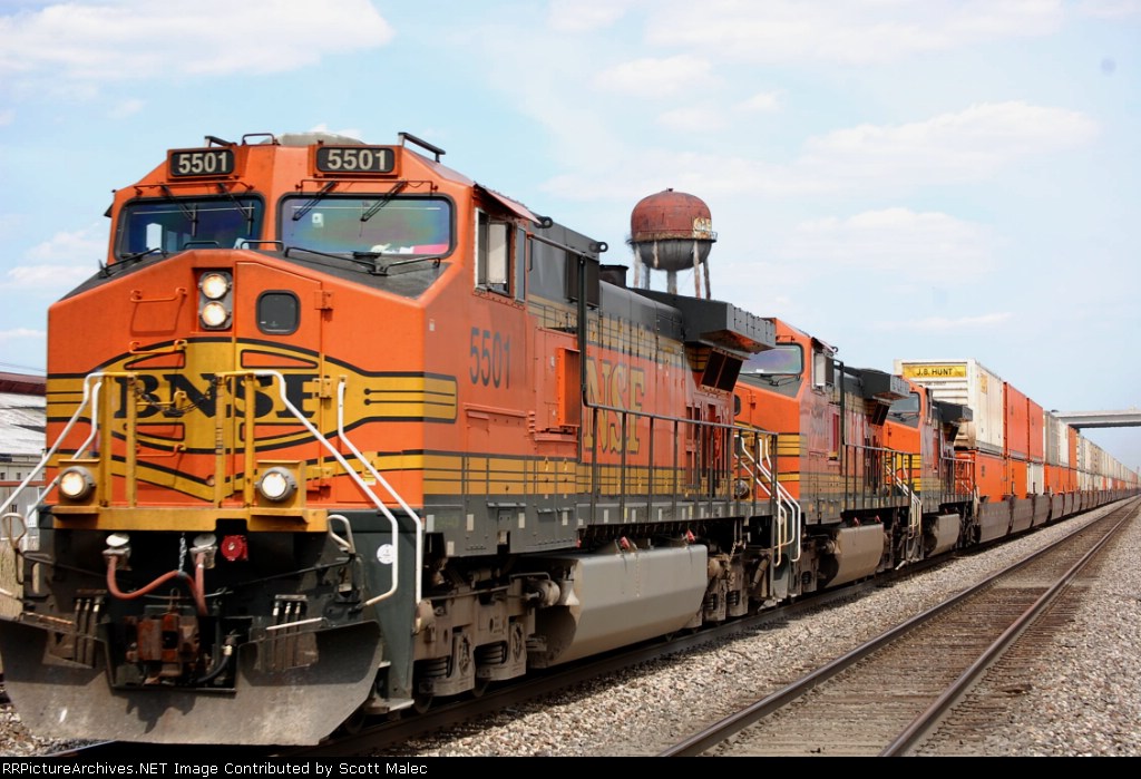BNSF 5501, 4583 & 4833